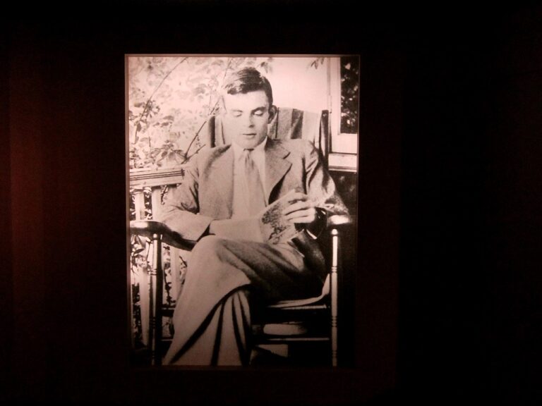 Alan Turing — Complete Biography, History and Inventions - History-Computer