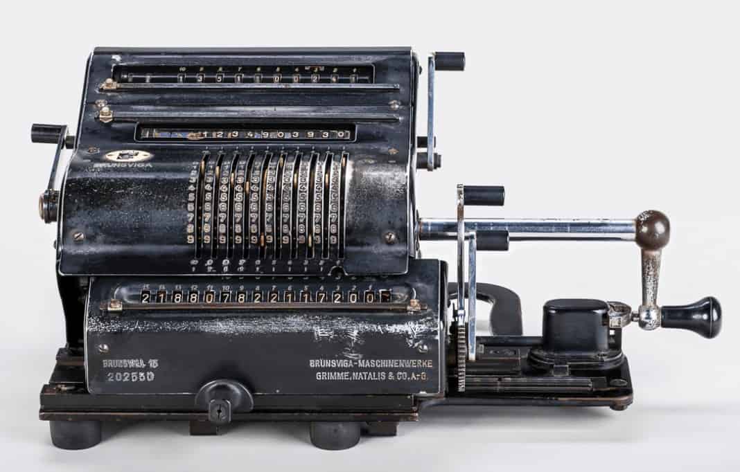 Curta Calculator - History-Computer