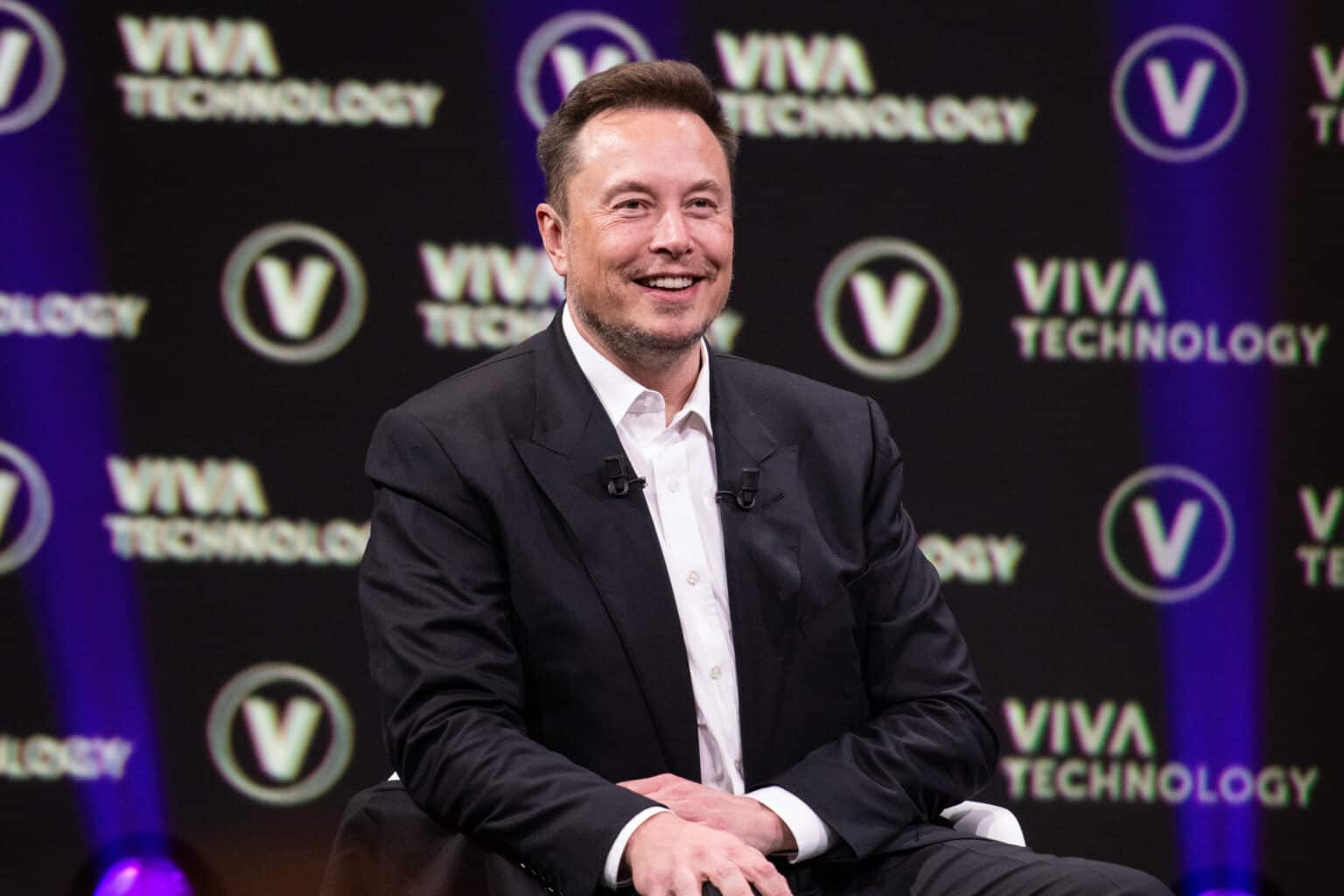 15 Super Wealthy People Who Live in Modest Homes - History-Computer