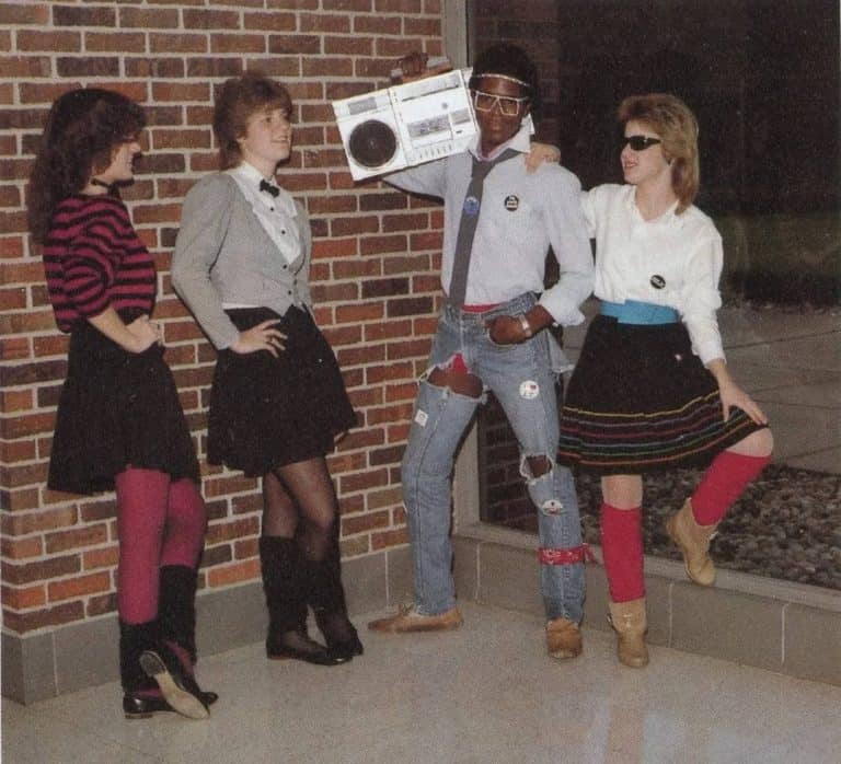 30 Nostalgic Photos of High School Life in the 1980s - History-Computer